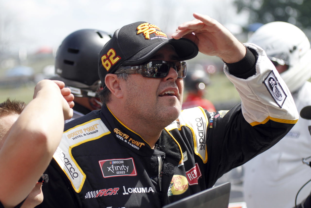 Brendan Gaughan reunited with old pals for LVMS dirt track race ...