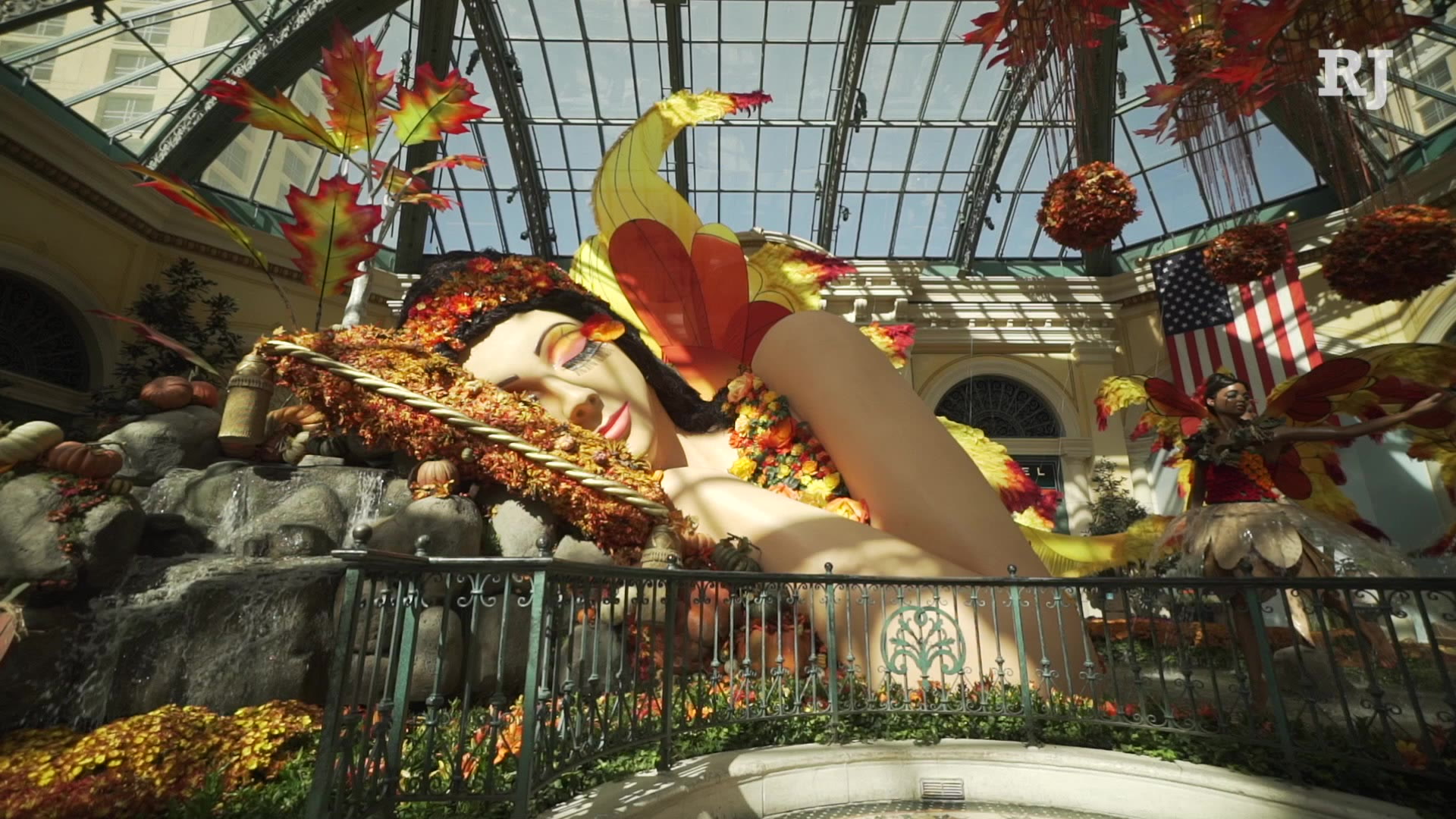 Bellagio Conservatory welcomes fall on Las Vegas Strip — VIDEO | The ...