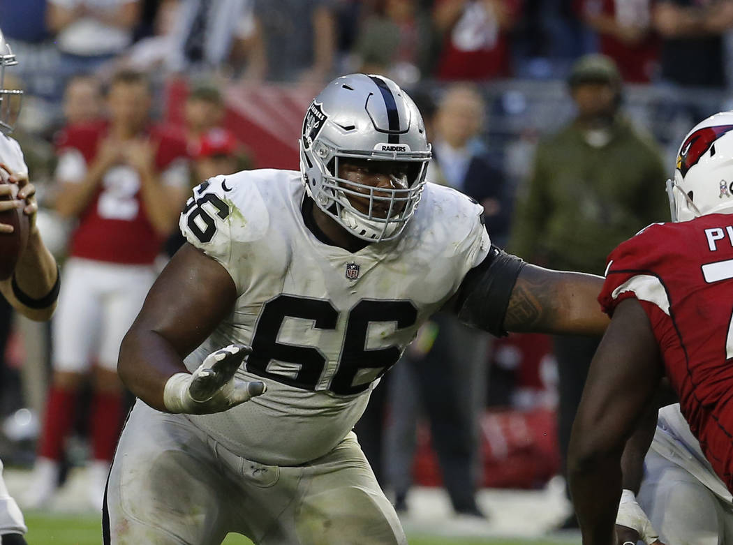 Raiders guard Gabe Jackson earns respect for playing with pain ...