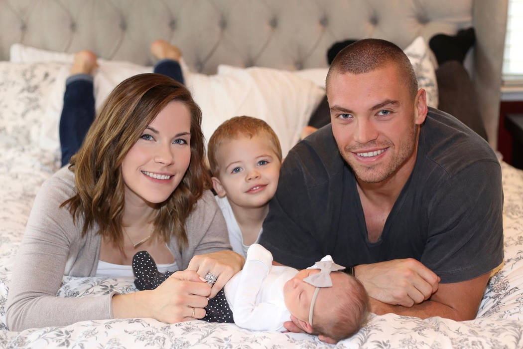 Raiders TE Derek Carrier keeps family oath amid NFL life | Las Vegas ...