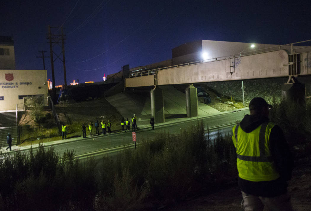 Volunteers fan out to count Las Vegas’ homeless people — PHOTOS | Las ...