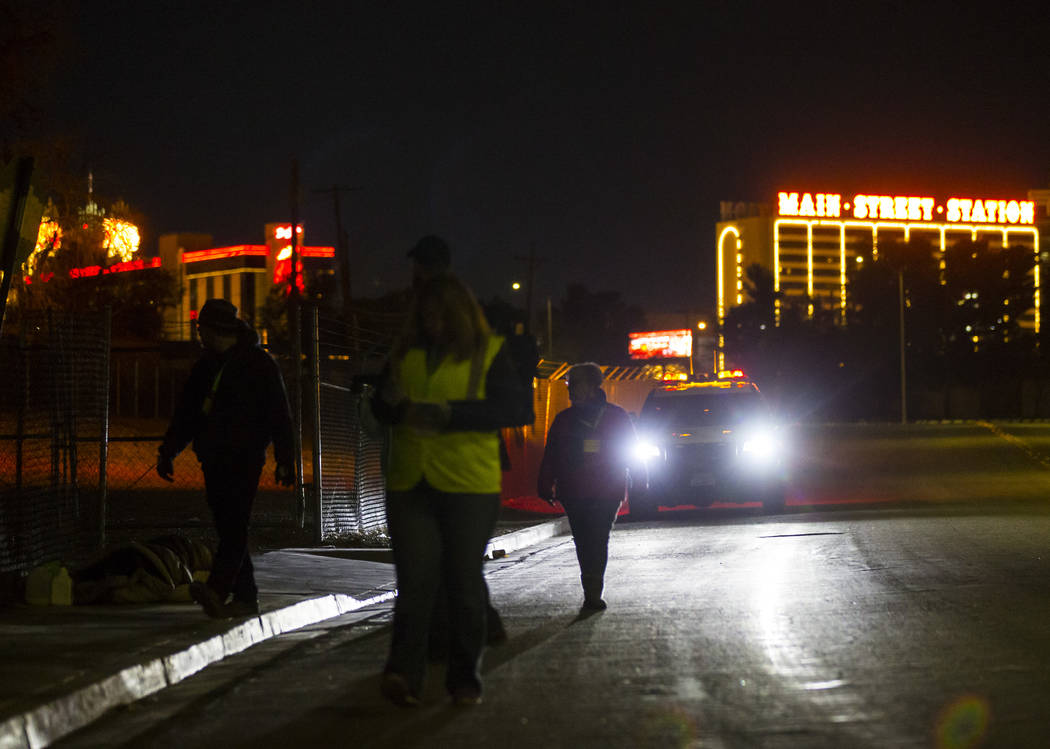 Volunteers fan out to count Las Vegas’ homeless people — PHOTOS | Las ...