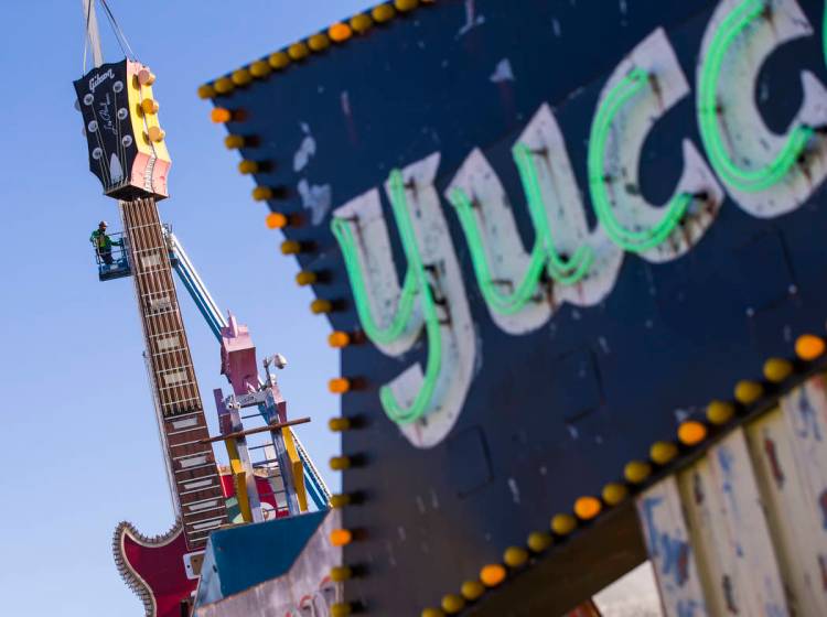 Hard Rock Cafe sign falls into place in Las Vegas — PHOTOS | Las Vegas ...