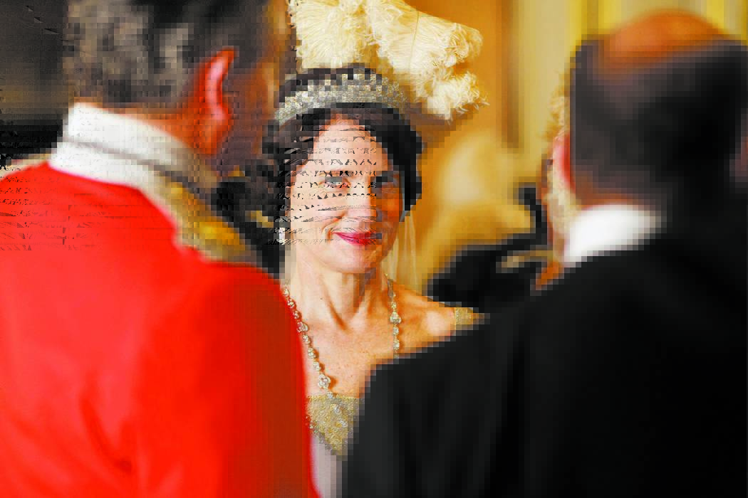 ‘downton Abbey Actress Elizabeth Mcgovern Slips Back Into Role