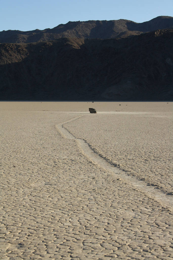 Mysterious wandering rocks roam along Death Valley’s Racetrack ...