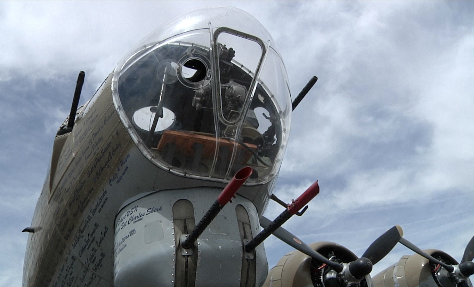 2 pilots, 5 others killed in WWII-era bomber crash in Connecticut ...