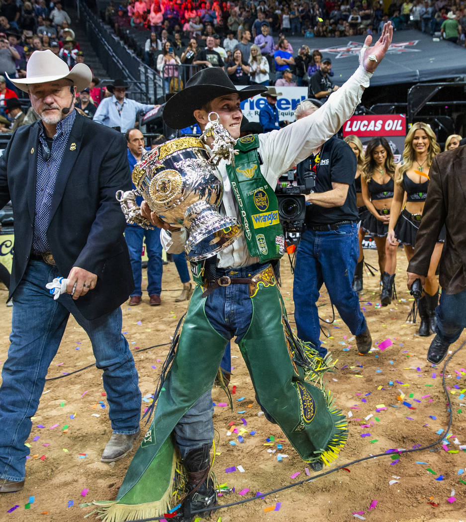 Jess Lockwood rallies to capture second PBR world title | Professional ...