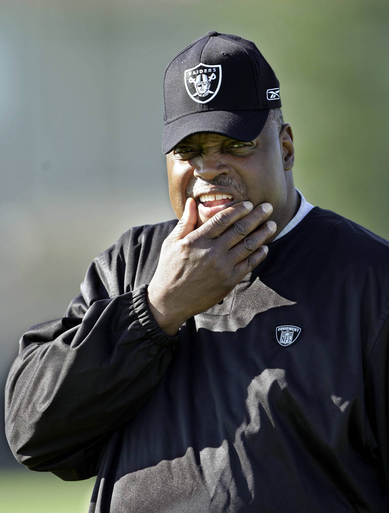 Art Shell earned status as Raiders legend on 2 fronts | Raiders News ...