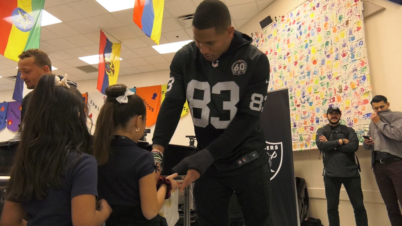 Raiders’ Alec Ingold, Darren Waller serve lunch to Las Vegas students ...