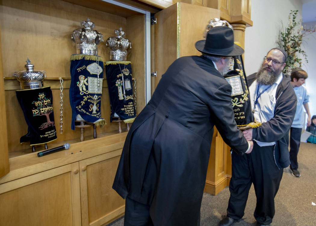 Las Vegas synagogue celebrates new Torah — PHOTOS | Las Vegas Review ...