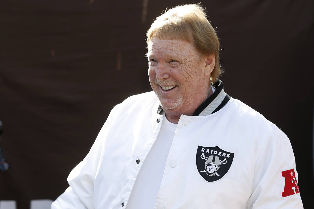 Mark Davis, Raiders welcome bizarre training camp | Las Vegas Review ...