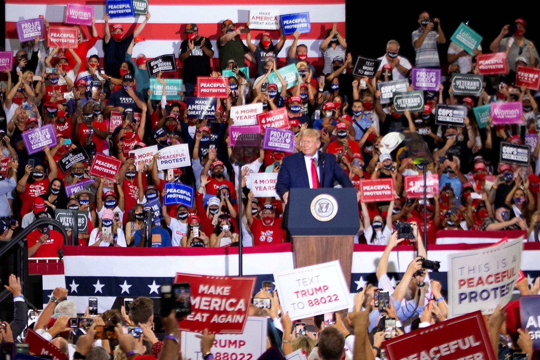 Trump energizes crowd in Henderson, stresses economy, law and order ...