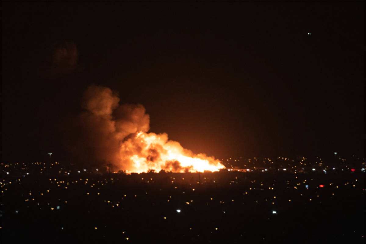 Fire in southwest Las Vegas lights up night sky | Local Las Vegas | Local