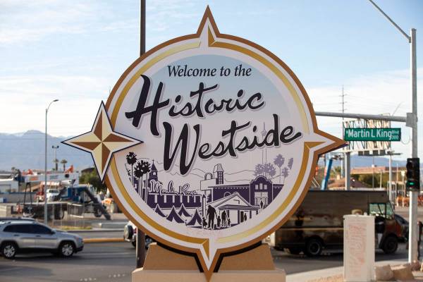 Traffic moves past the newly placed ÒWelcome to the Historic WestsideÓ ...