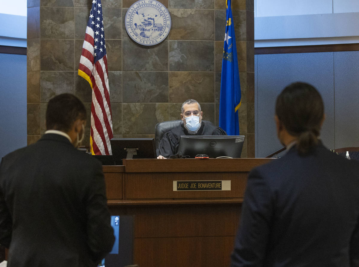 Las Vegas teens extradited from Utah in slaying of girl’s father ...