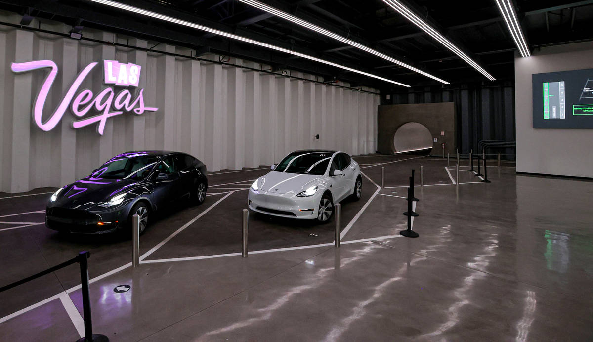 Vegas Loop a big hit, until the big crowds arrive | Las Vegas Review ...