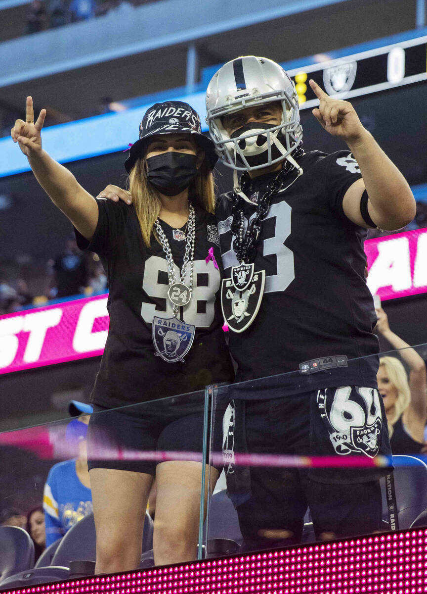 Raiders fans turn LA’s SoFi Stadium silver and black — PHOTOS | Raiders ...