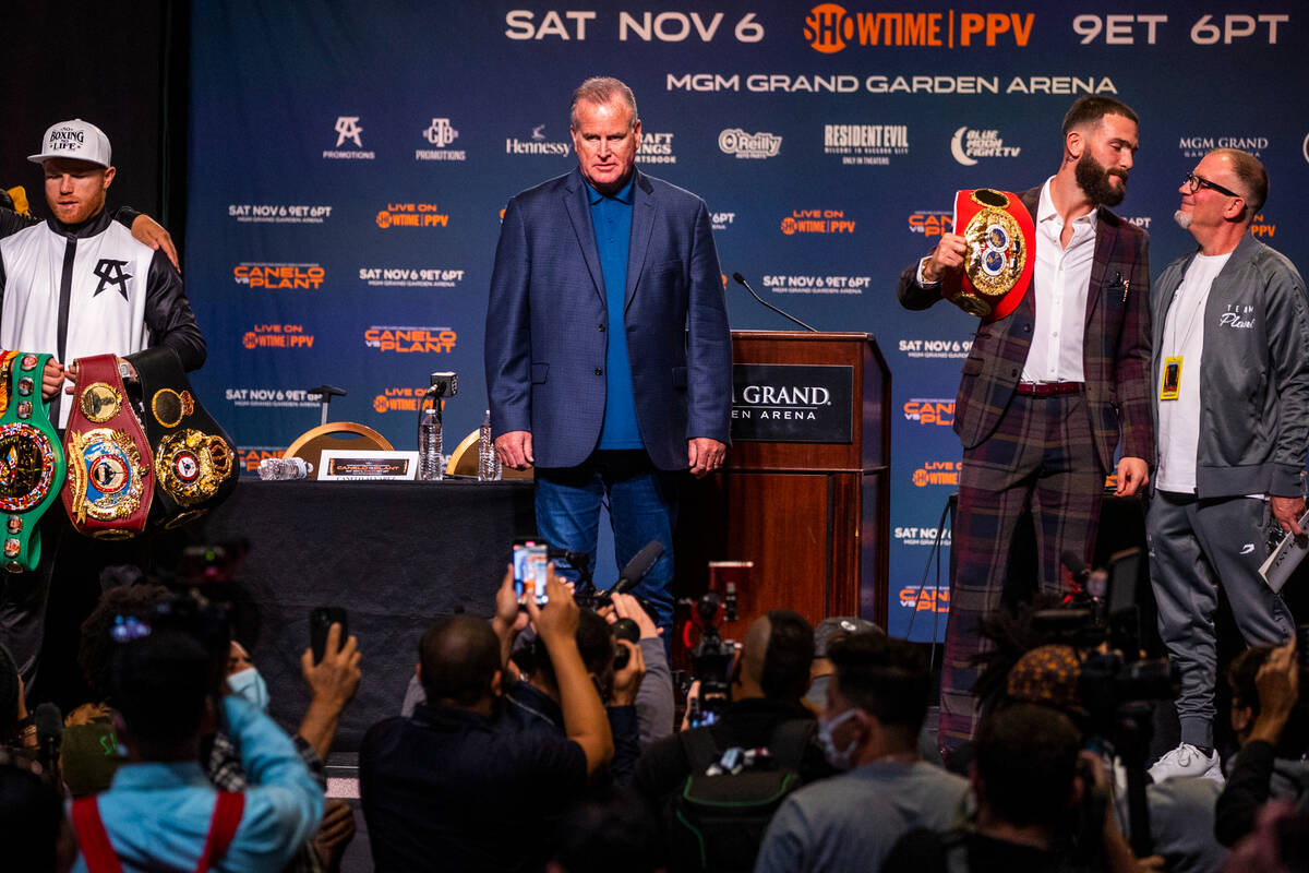 Canelo Alvarez, Caleb Plant tame during final press conference | Boxing ...