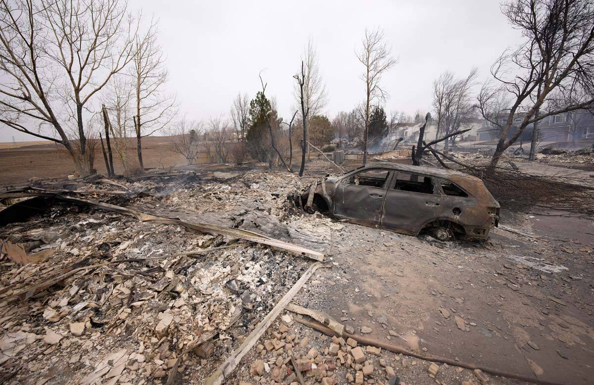 Wildfires burn hundreds of homes in Colorado, thousands flee | Nation ...