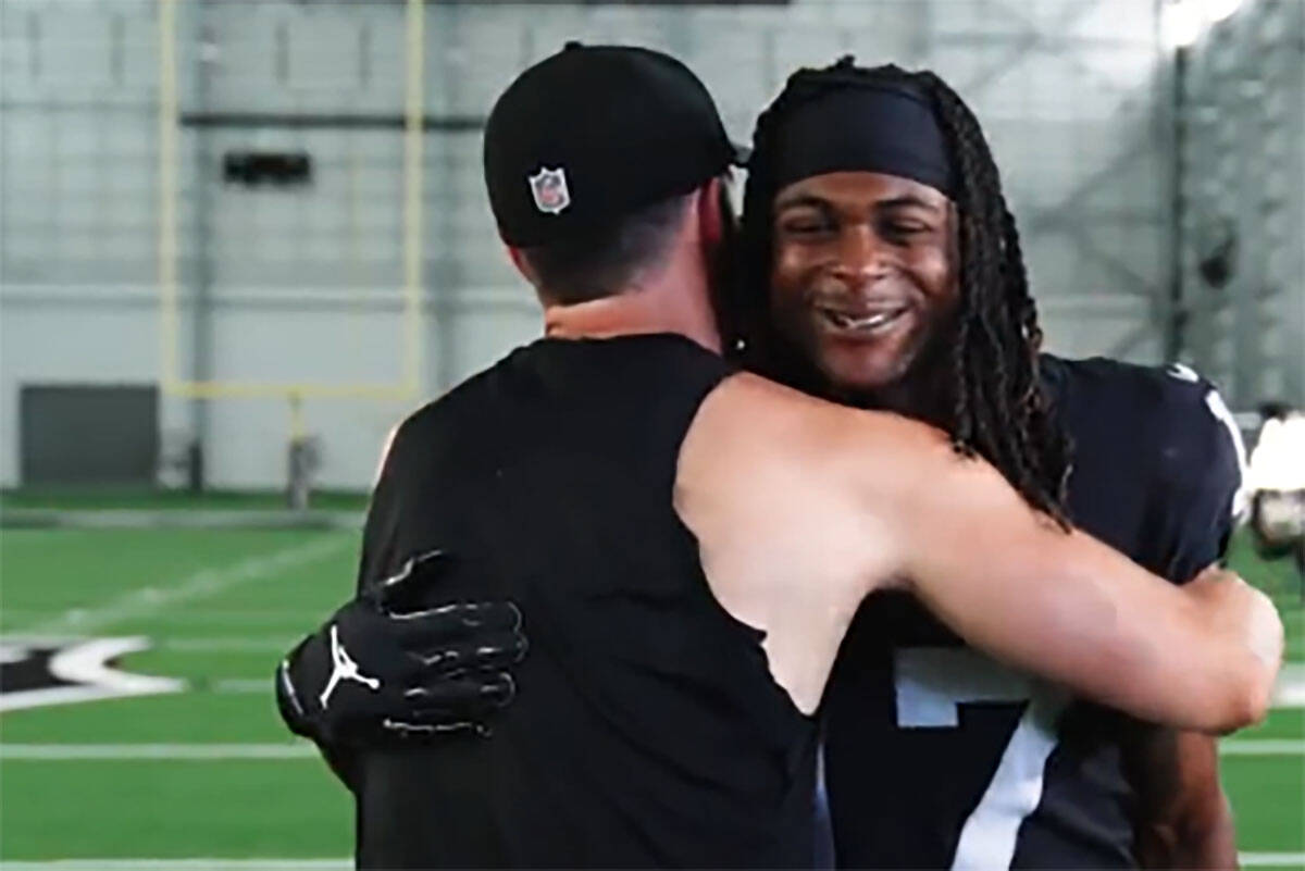 Derek Carr sees Davante Adams in Raiders uniform for 1st time | Raiders ...