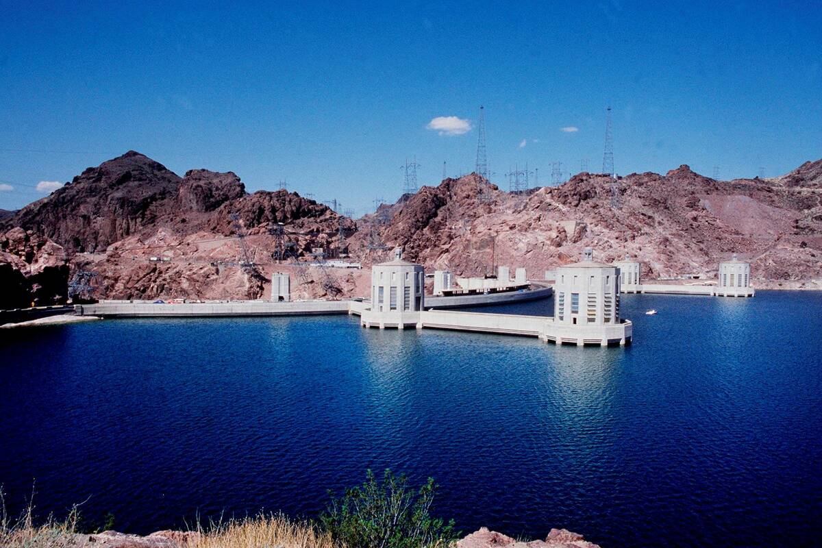 Lake Mead nears full capacity in June 1983 — PHOTOS | Local Las Vegas | Local
