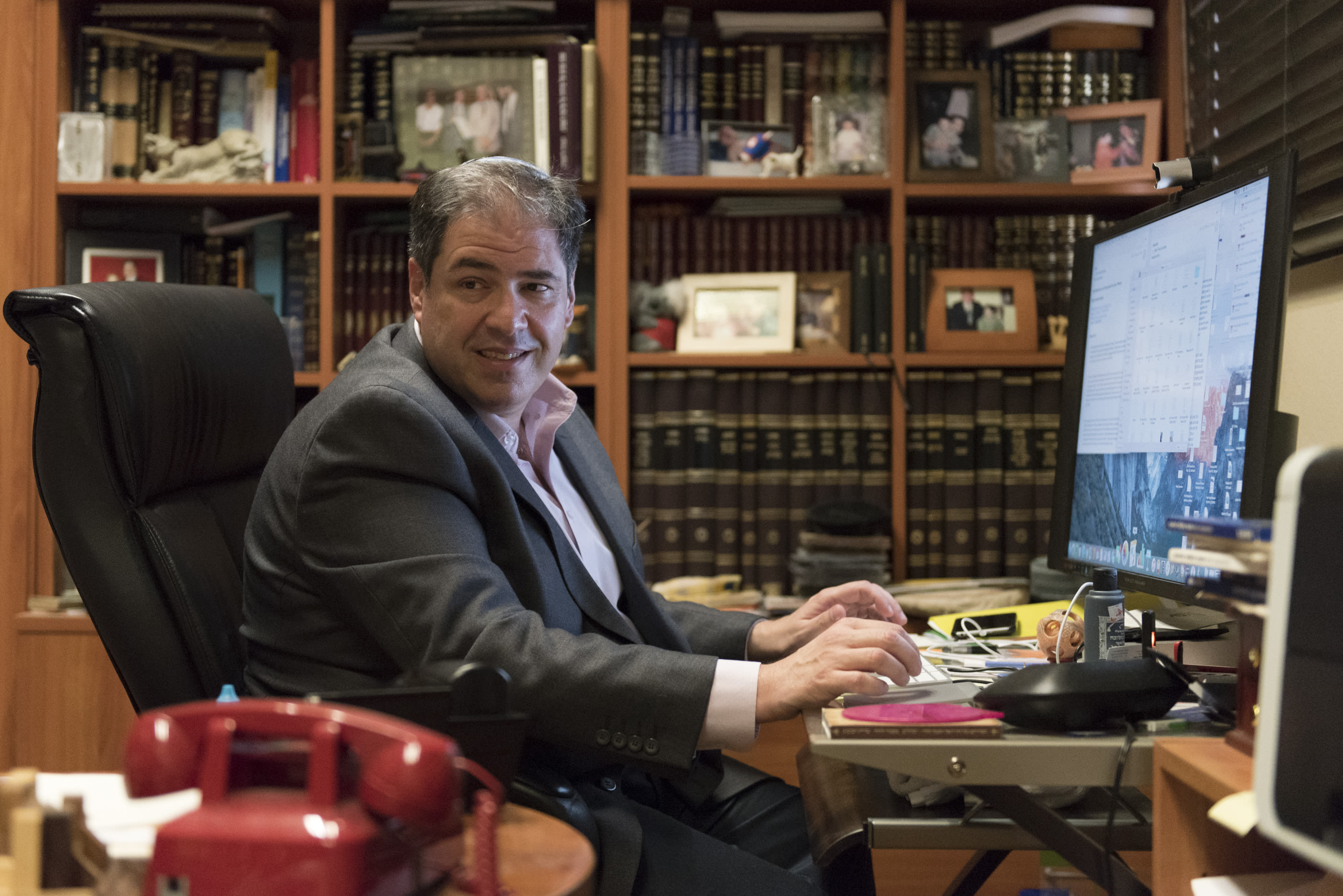 Las Vegas rabbi raises money to donate ambulance to Israel | Local Las ...