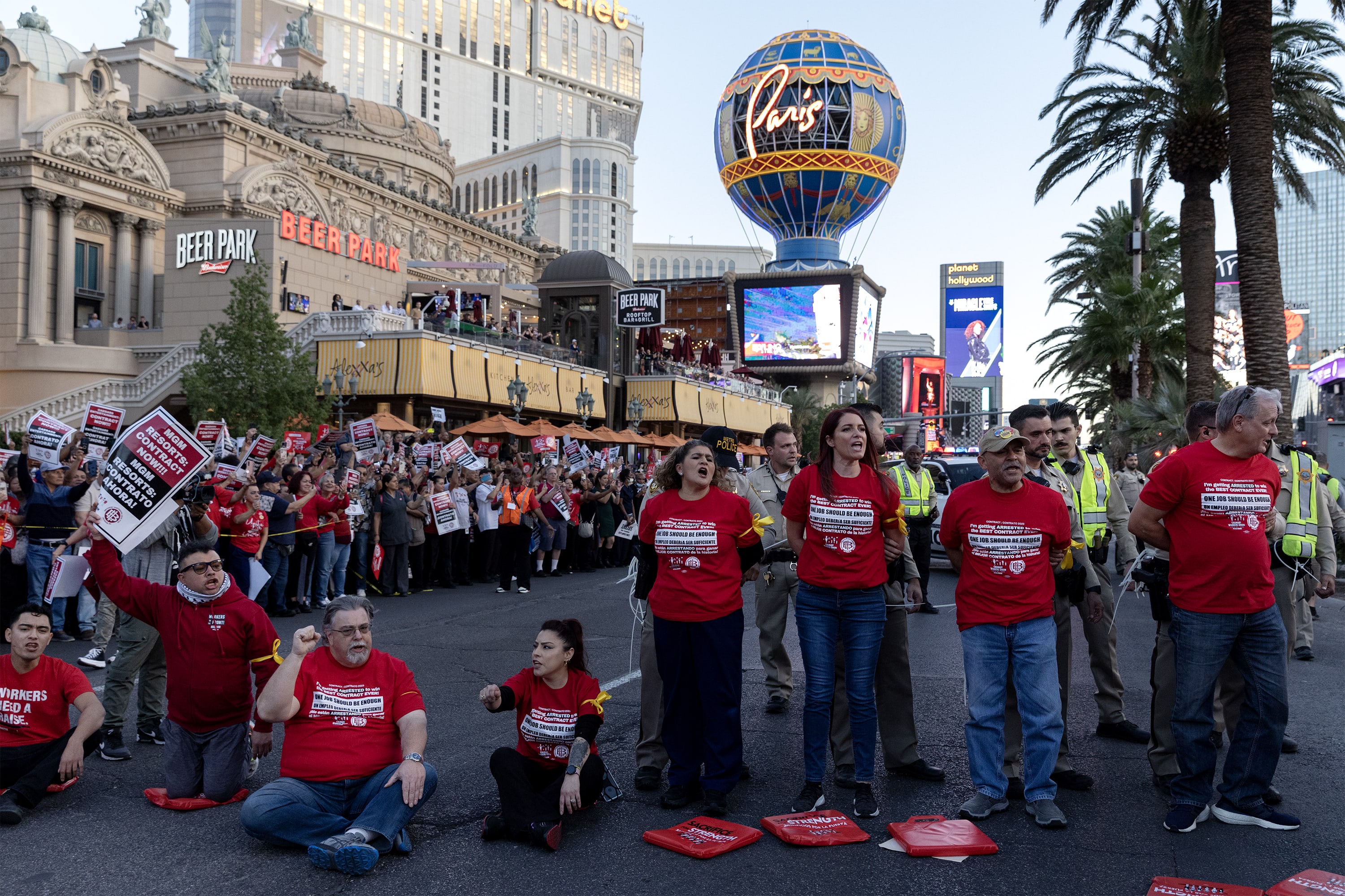 Culinary union sets strike deadline for Las Vegas Strip workers ...