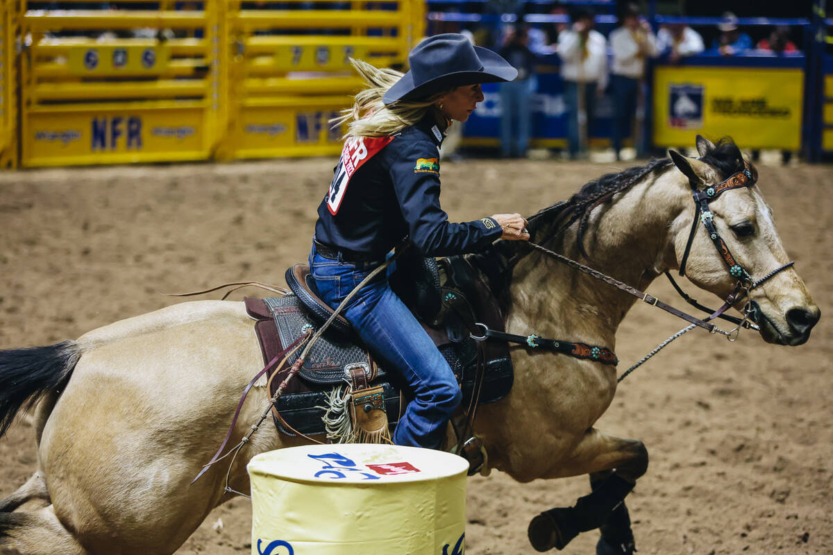 Barrel racer Sue Smith makes return to NFR after long layoff | National ...