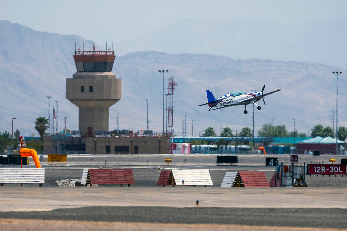 Man steals plane from North Las Vegas Airport, flew to Barstow, police ...