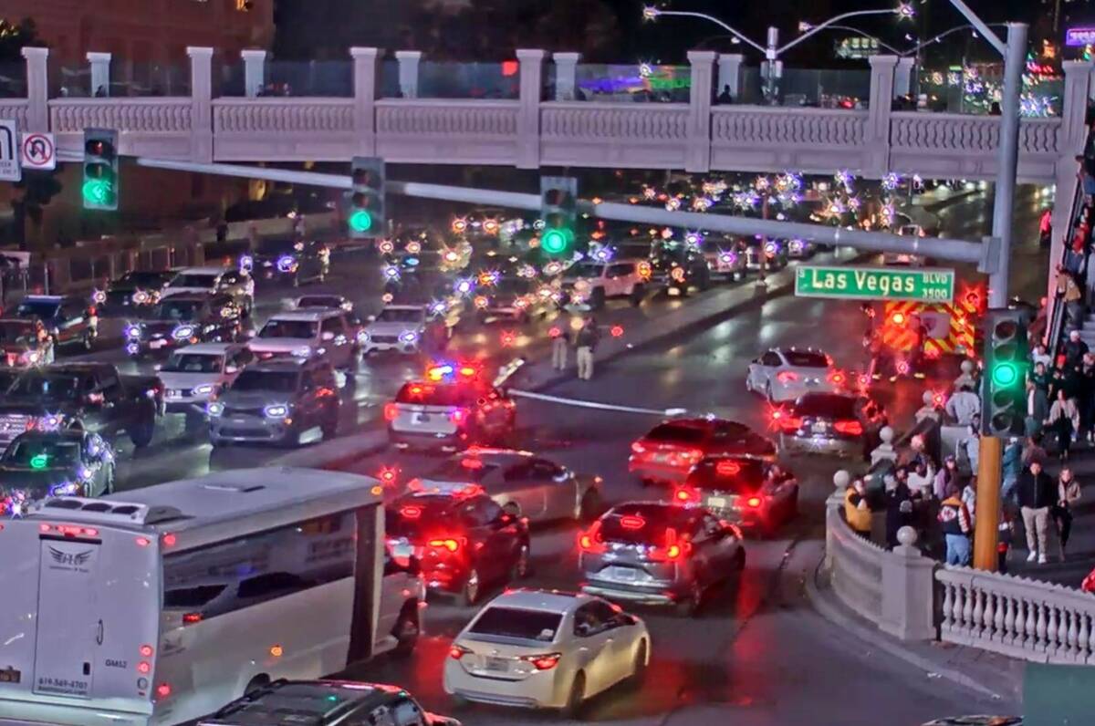 Heavy traffic, fallen light pole reported on Strip following Super Bowl ...