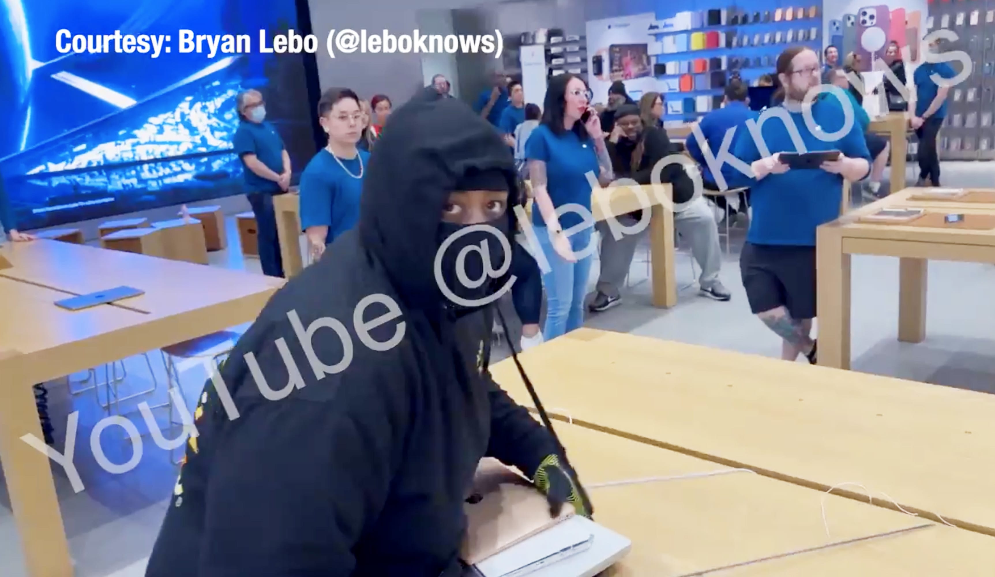 Downtown Summerlin Apple Store theft caught on video | Robberies | Crime