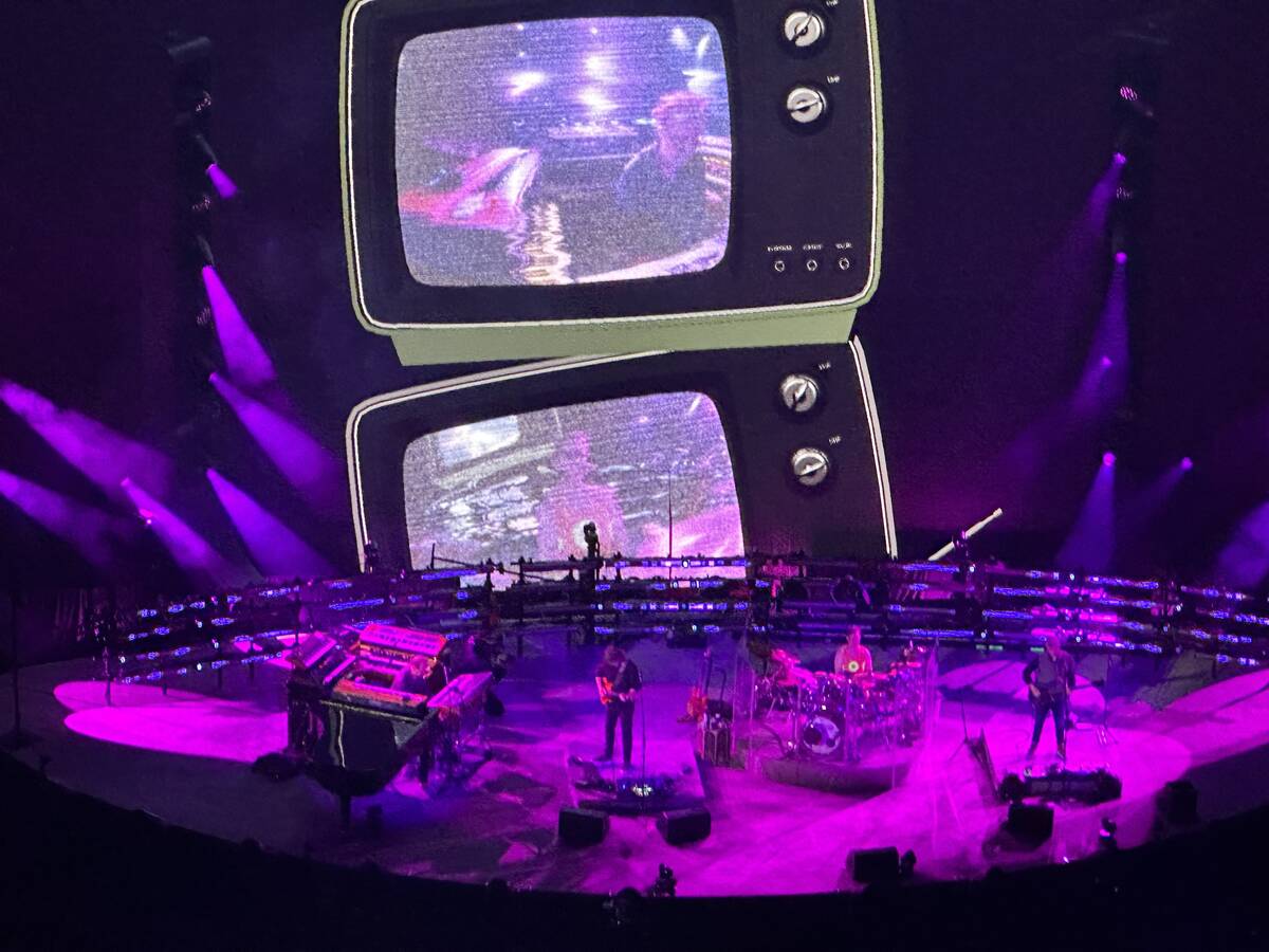 Phish jams for 3 1/2 hours in Las Vegas Sphere show — PHOTOS | Kats | Entertainment ...