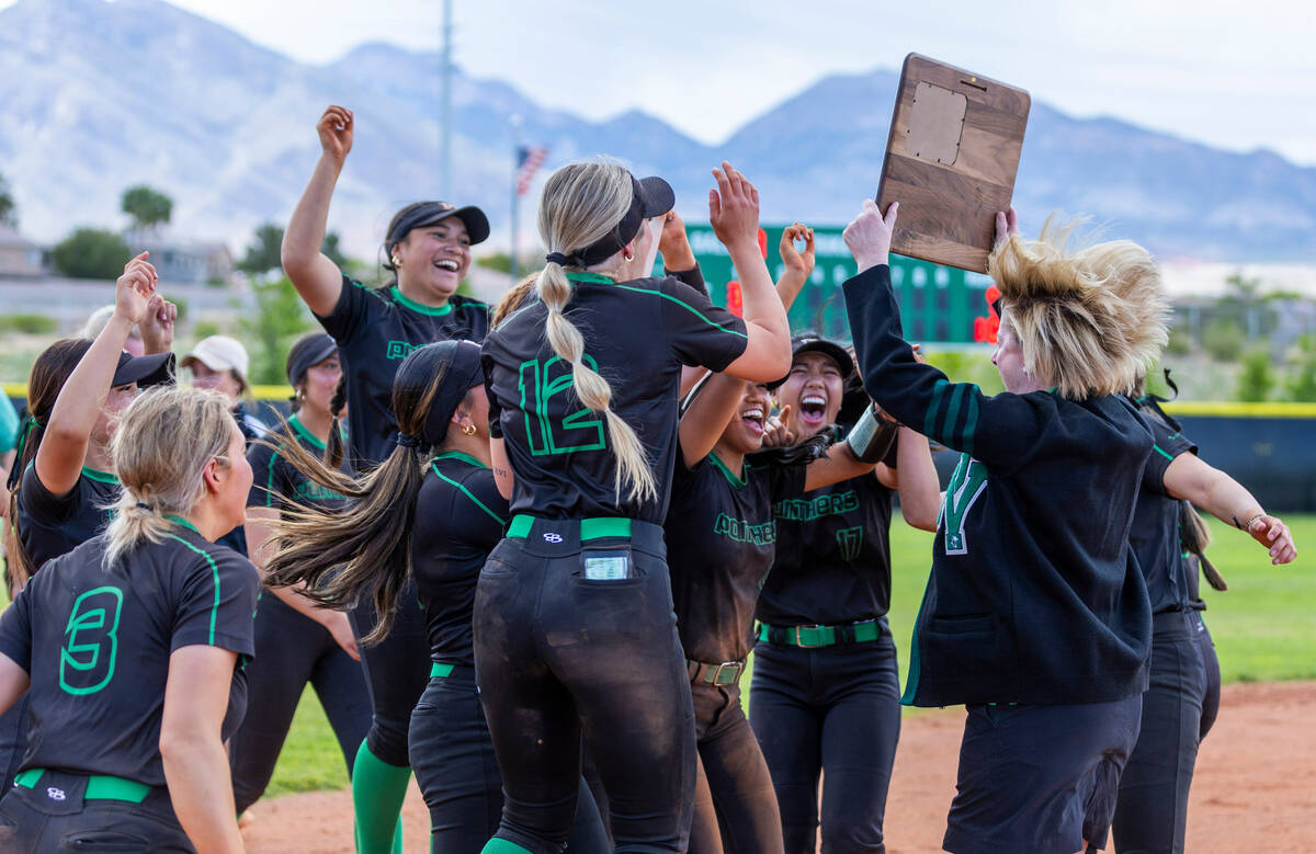 Palo Verde softball team defeats Coronado for 5A Southern Region title ...
