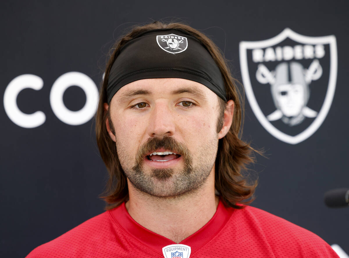 Raiders quarterback Gardner Minshew battles with Aidan O’Connell | Ed Graney | Sports | Sports ...