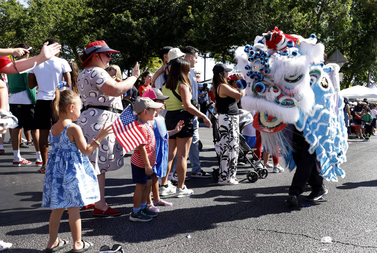 Summerlin hosts valley’s largest Independence Day parade — PHOTOS ...