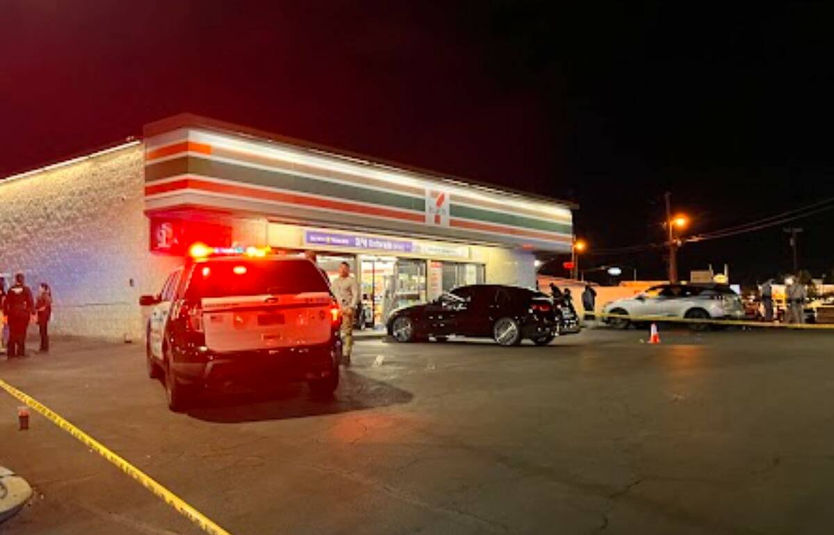 Man fatally stabbed outside of Las Vegas convenience store | Stabbings ...
