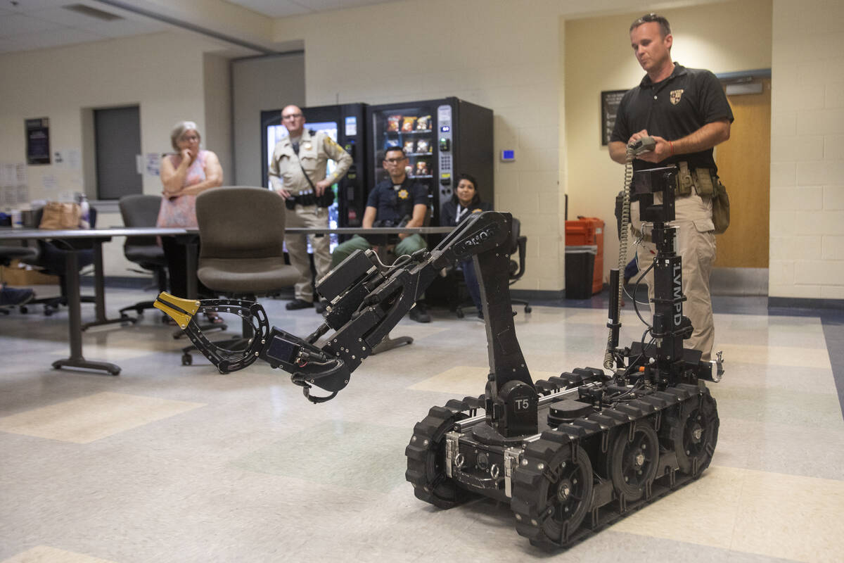Crime-fighting robots put on display in Las Vegas | Crime