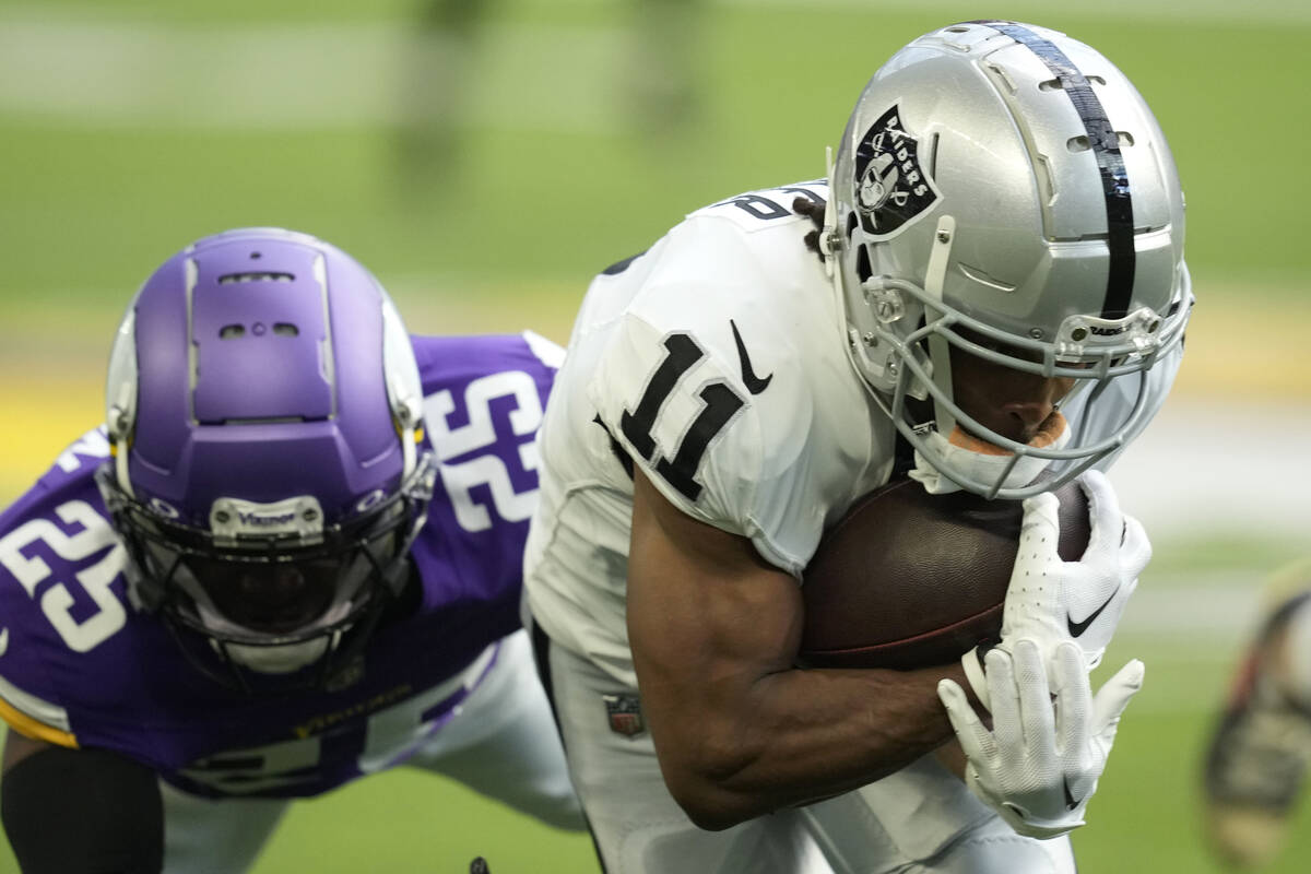 Raiders wide receiver Tre Tucker makes standout catch against Vikings ...