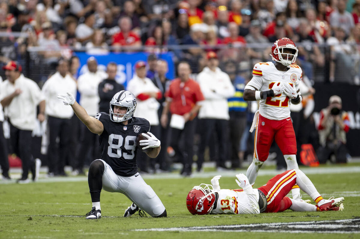Chiefs’ Travis Kelce encourages Raiders’ Brock Bowers on National Tight Ends Day | Raiders News ...