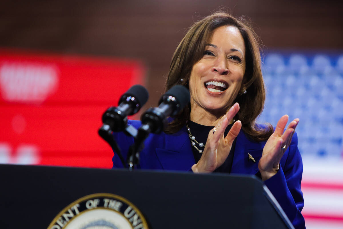 Kamala Harris speaks at North Las Vegas rally with J-Lo, Mana — PHOTOS ...