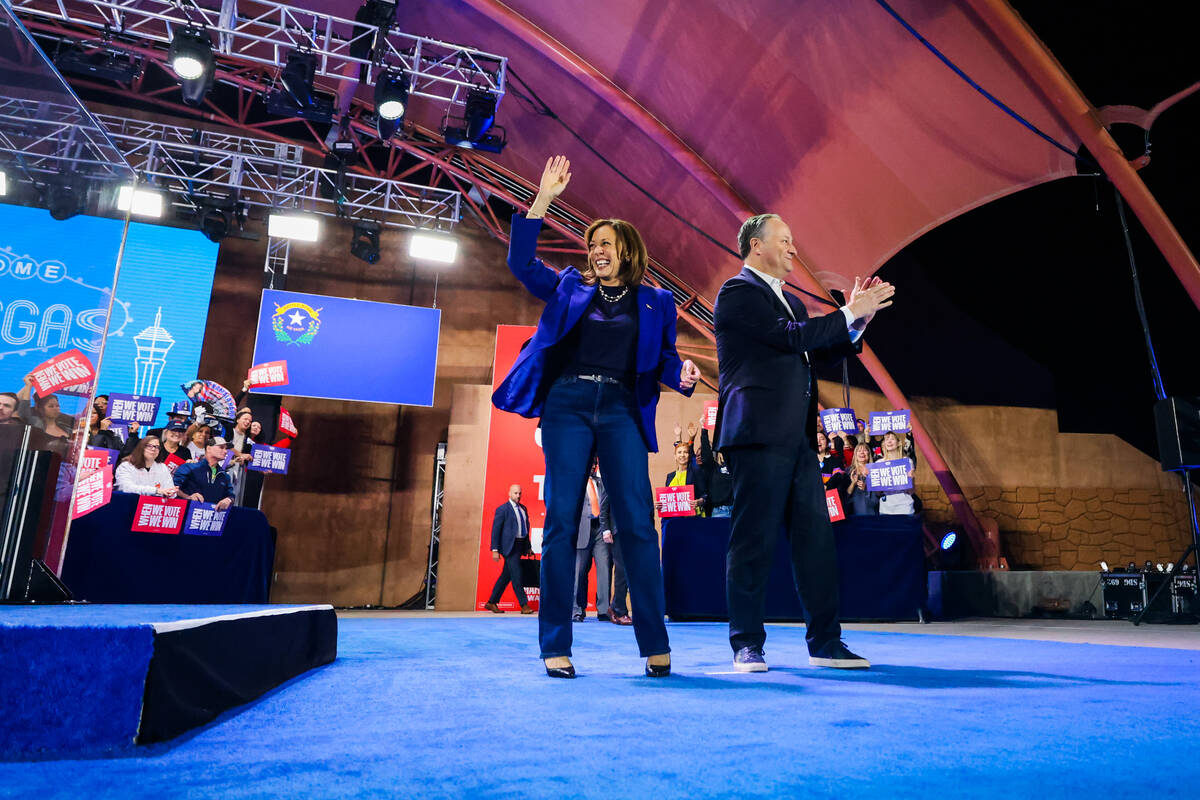Kamala Harris speaks at North Las Vegas rally with J-Lo, Mana — PHOTOS ...