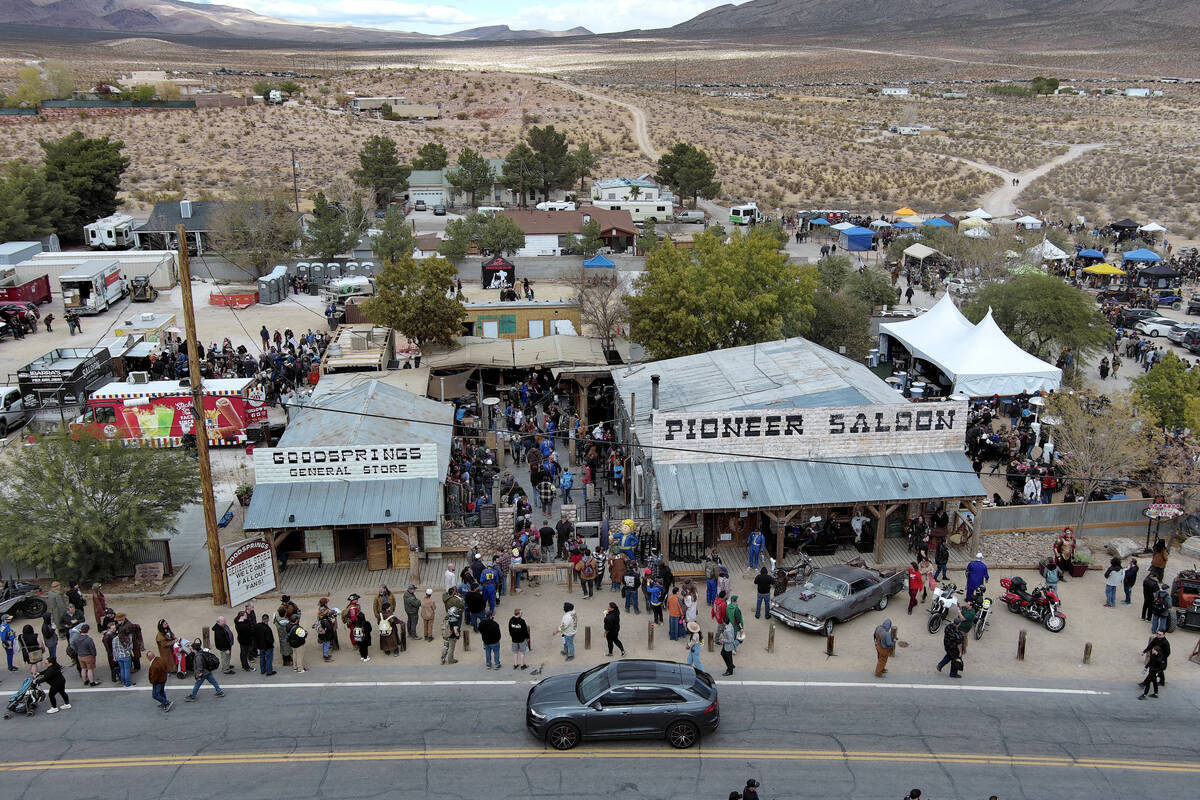 Thousands of ‘Fallout’ fans descend on tiny Goodsprings, Nevada ...