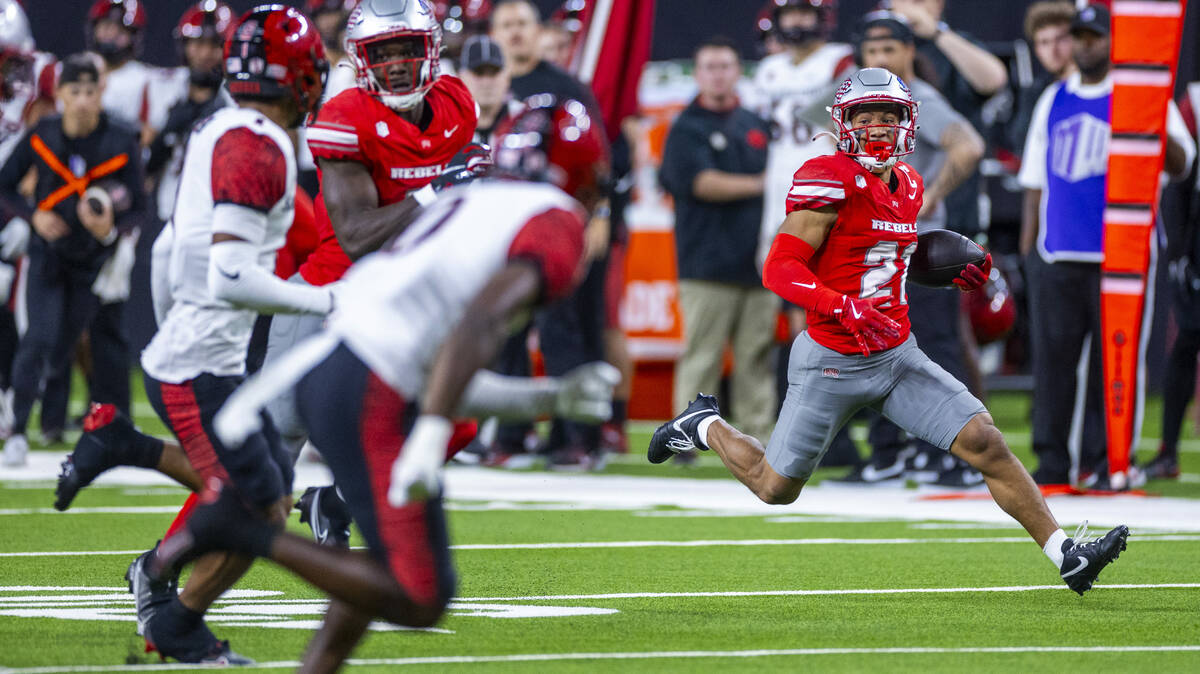 UNLV football’s Jacob De Jesus shines in return following father’s ...