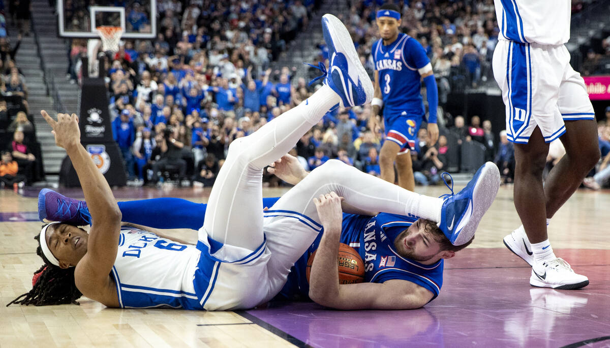 Kansas tops Duke in Las Vegas despite Hunter Dickinson’s ejection ...