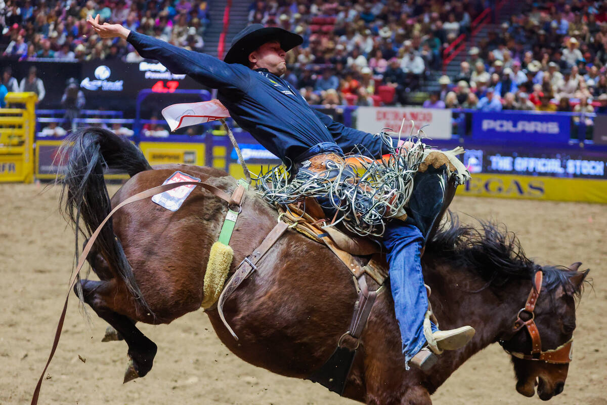 2024 NFR: Dustin Egusquiza, Levi Lord win team roping 3rd go-round ...