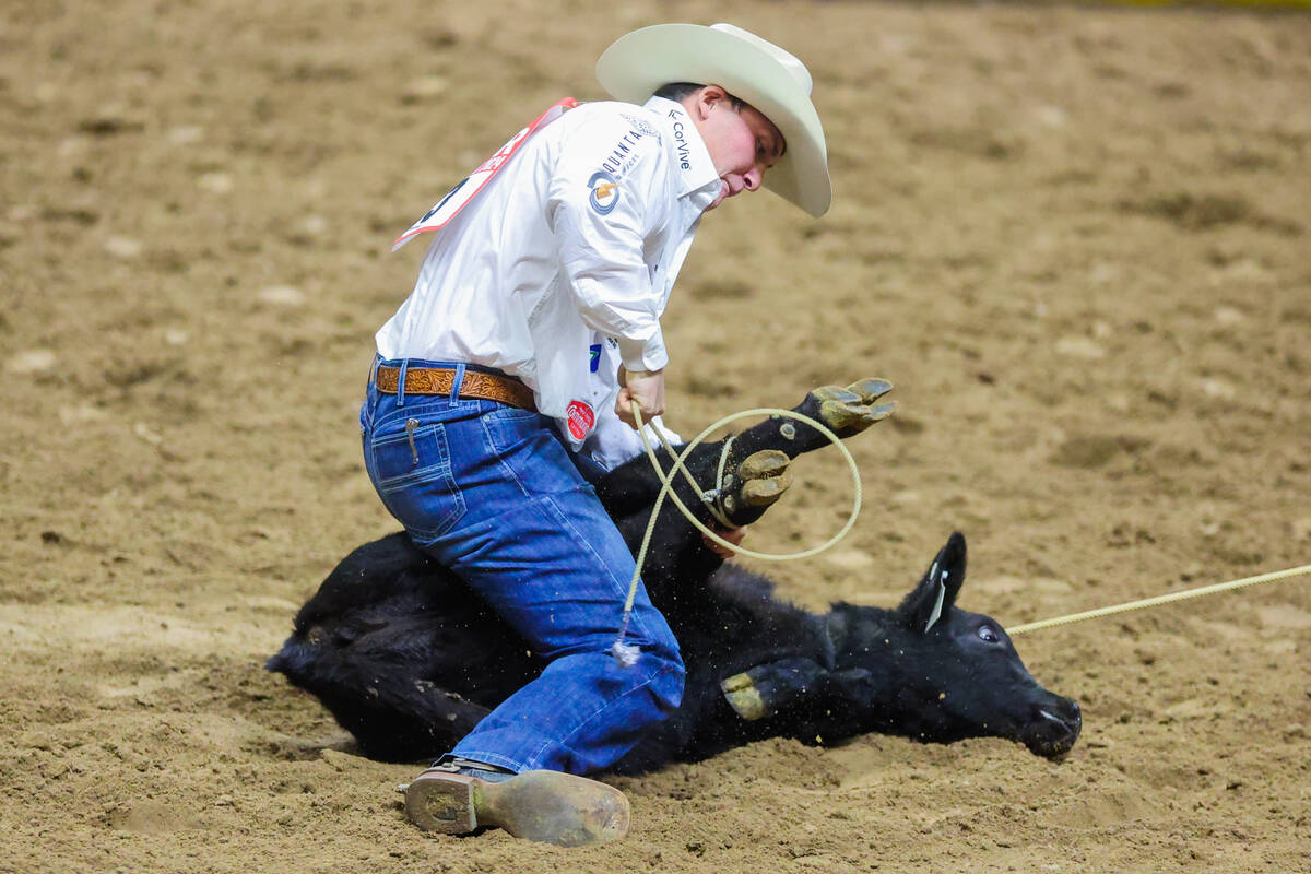 2024 NFR: Dustin Egusquiza, Levi Lord win team roping 3rd go-round ...