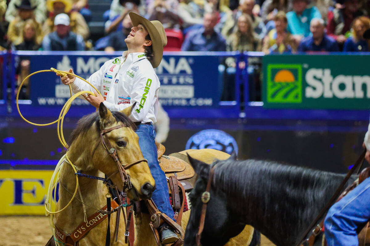 2024 NFR: Dustin Egusquiza, Levi Lord win team roping 3rd go-round ...