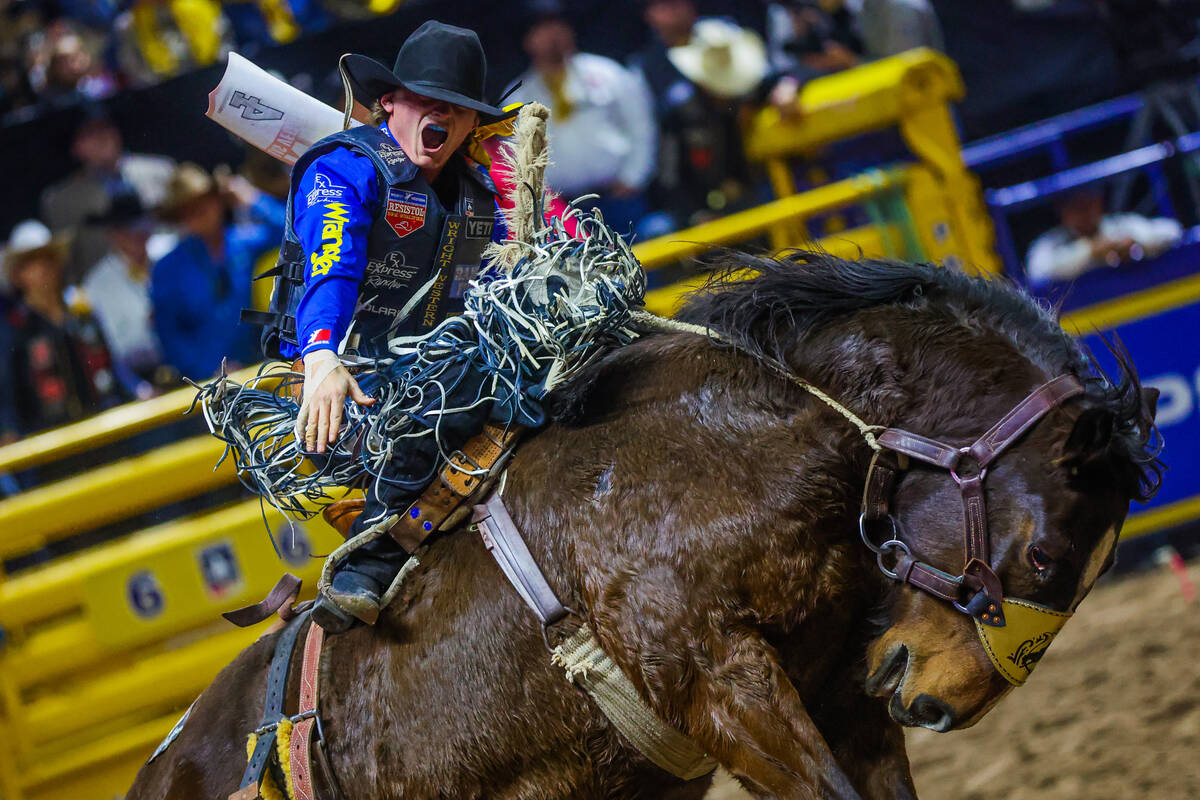 2024 NFR: Ryder Wright battles in saddle bronc with Stetson watching ...