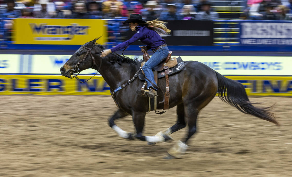2024 NFR: Kassie Mowry battles Hailey Kinsel for barrel racing title ...