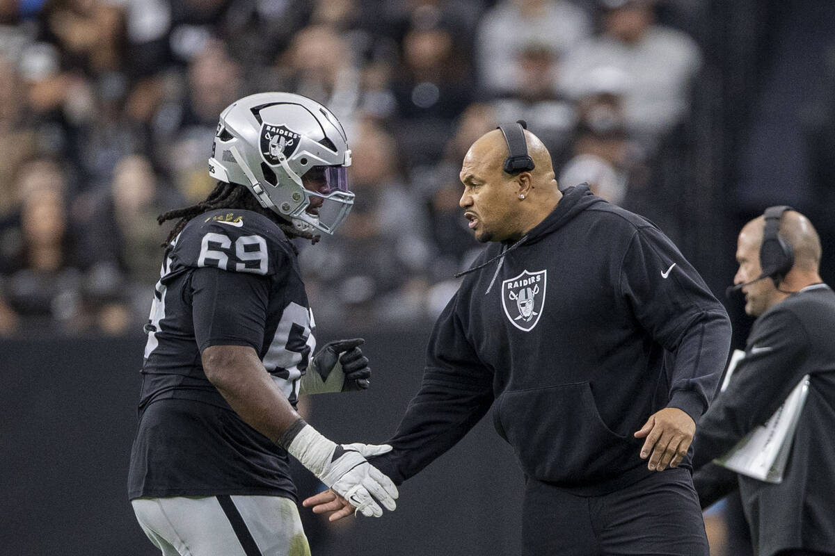Raiders’ Antonio Pierce waiting to hear from owner Mark Davis | Raiders News | Sports